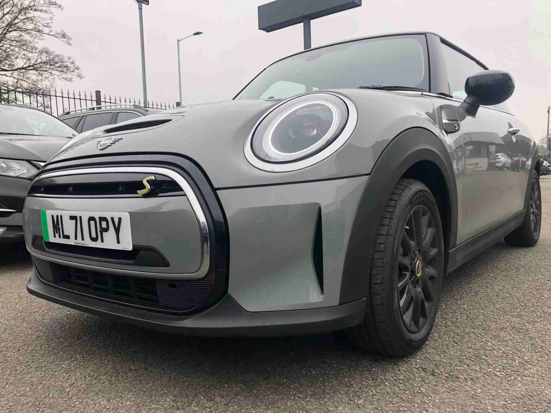 Mini hatchback 135kw cooper s 1 33kwh 3dr auto store