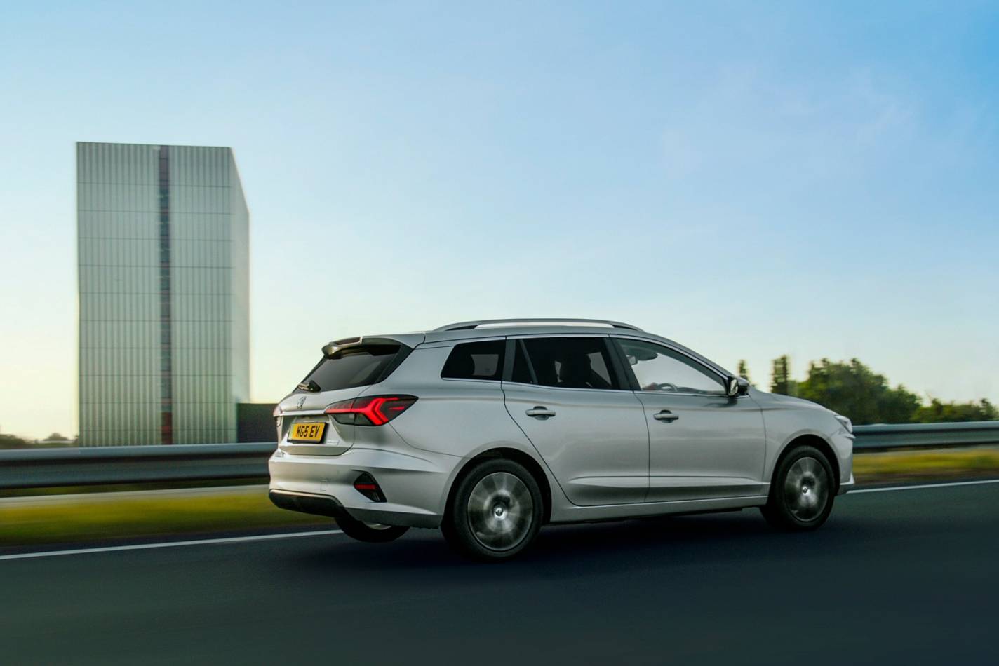 MG Motor UK MG5 Electric Estate 115KW Trophy EV Long Range 61KWH 5dr Auto On Lease From £469.27 ...